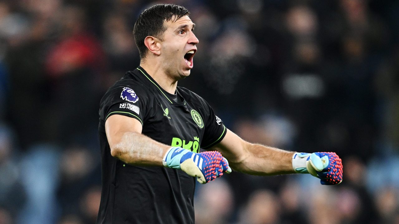 Dibu Martínez se consolida como ídolo del Aston Villa - Siempre Con ...